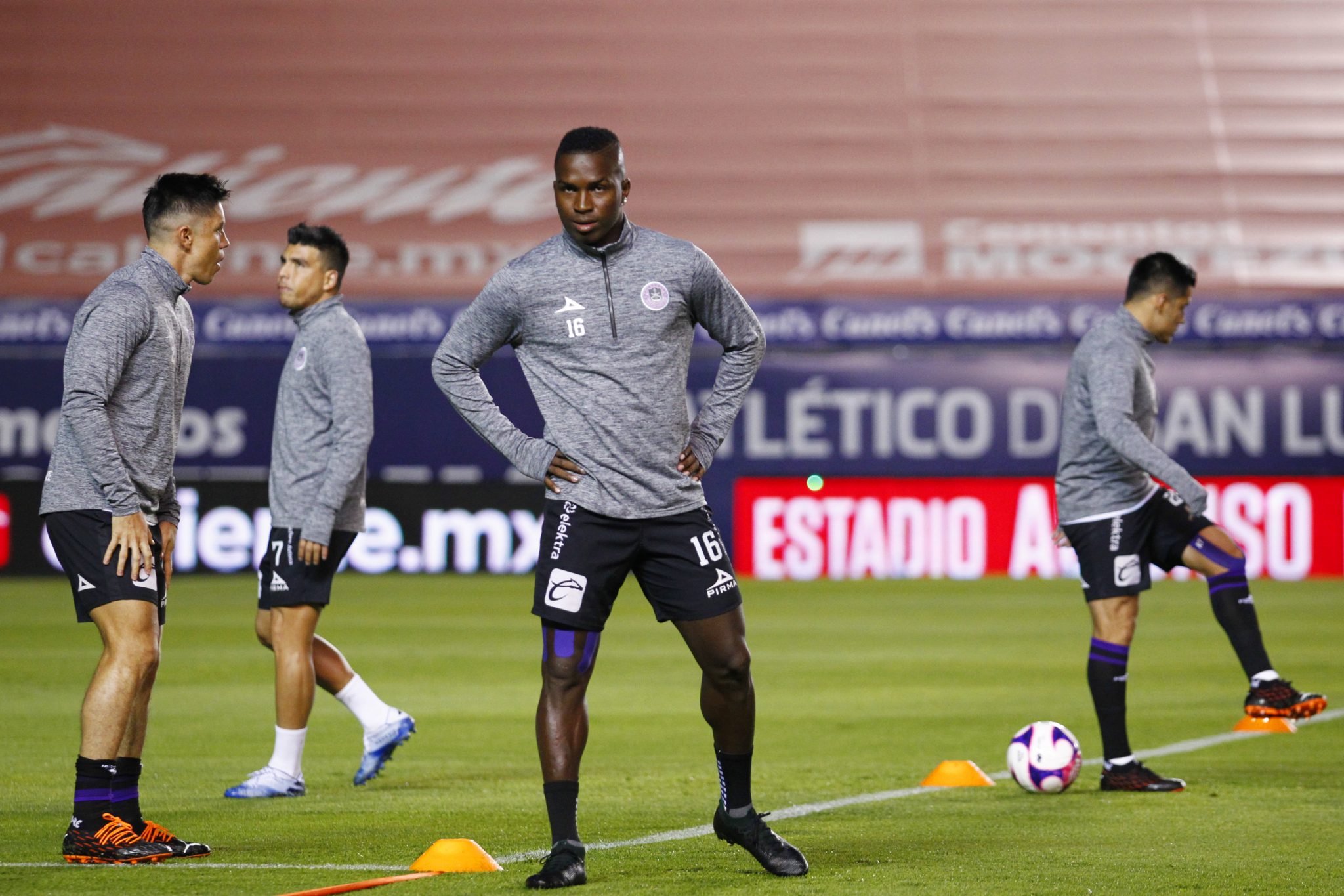 Ya hay defensa central: Este es el nuevo refuerzo de Junior de ...